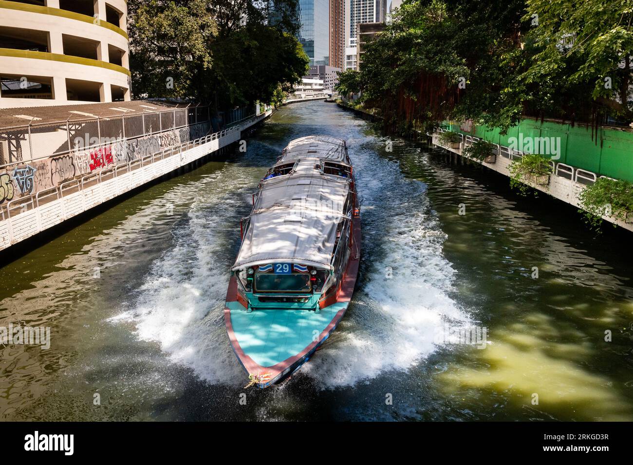 Wat sri bunruang water gate canal bangkok hi-res stock photography and ...