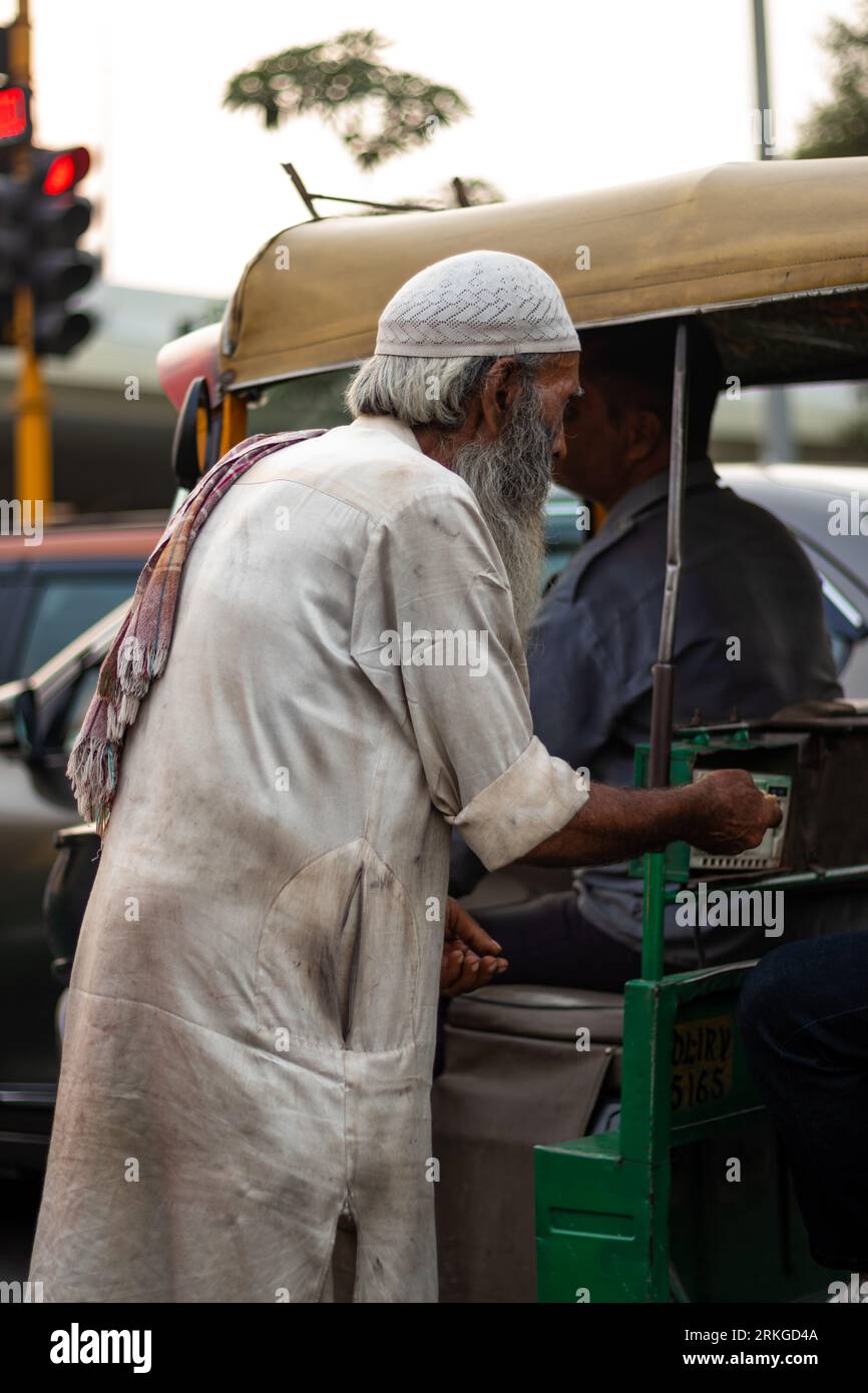 Old man begging hi-res stock photography and images - Alamy
