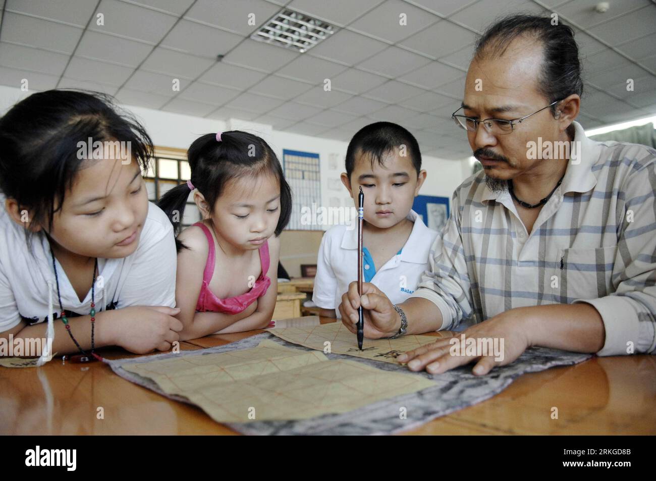 Kinder schreiben china hi-res stock photography and images - Alamy