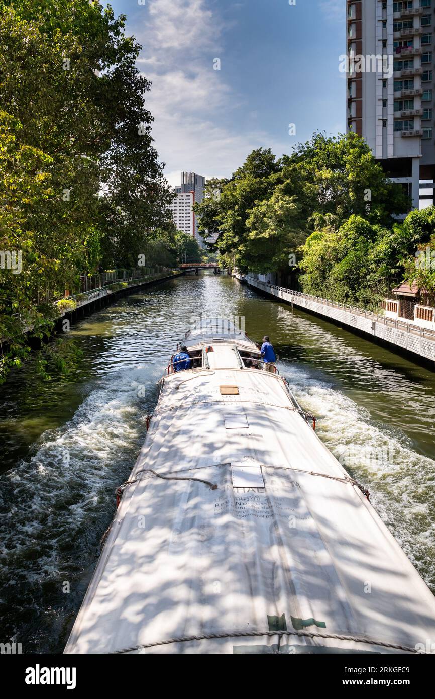 Wat sri bunruang water gate canal bangkok hi-res stock photography and ...