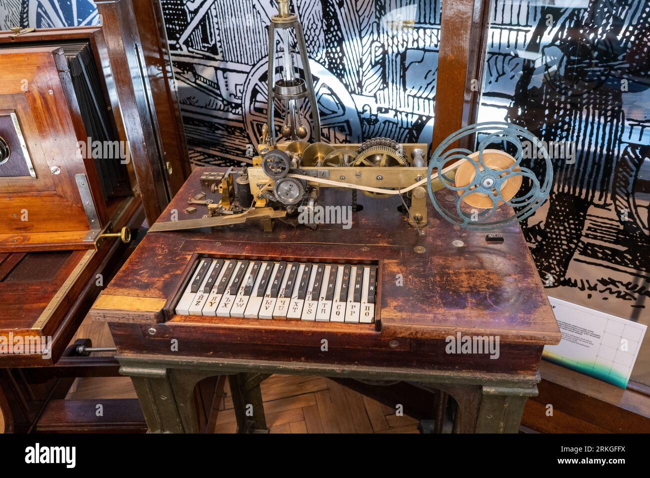 Vintage telegraph key hi-res stock photography and images - Alamy