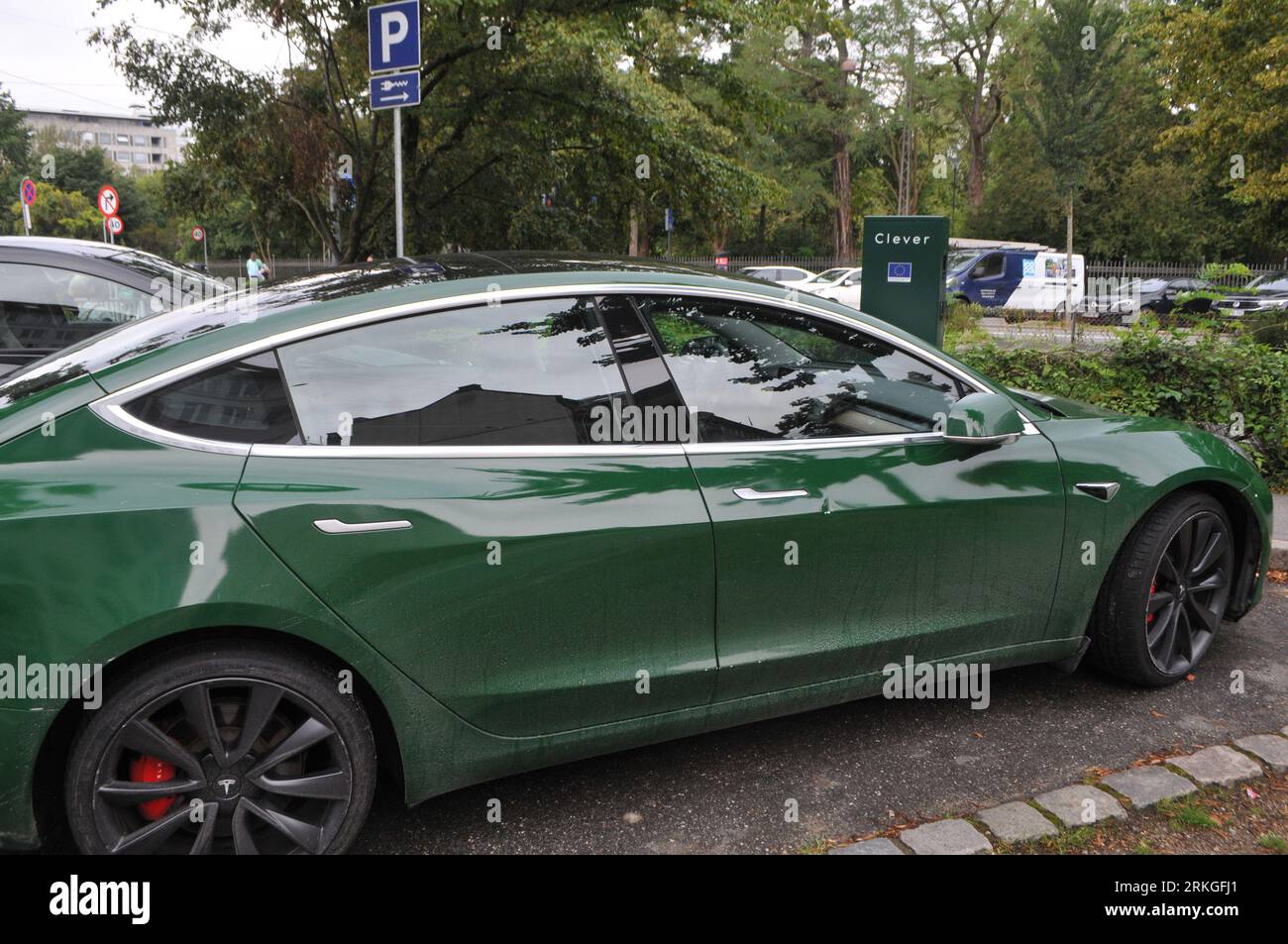 Clever charge point hi-res stock photography and images - Alamy