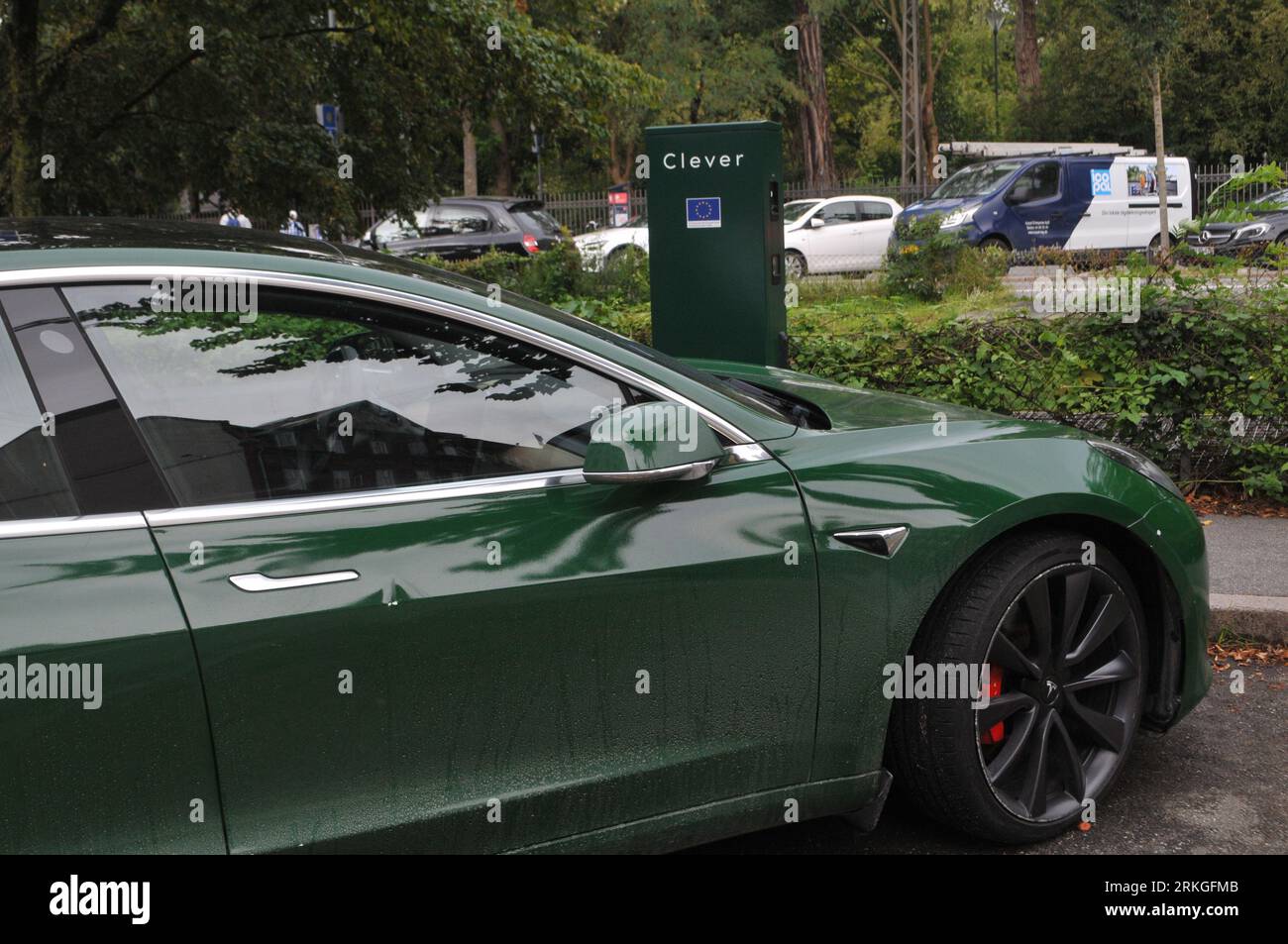 Clever charge point hi-res stock photography and images - Alamy