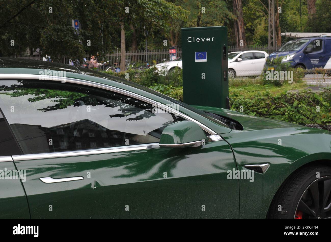 Clever charge point hi-res stock photography and images - Alamy