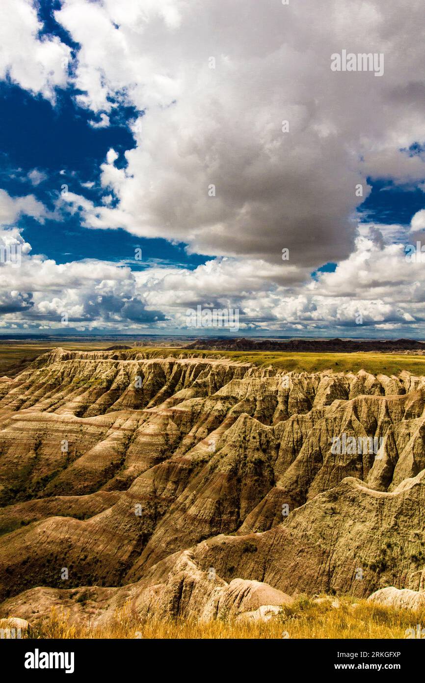 This picture displays a breathtaking view of the majestic mountain ...