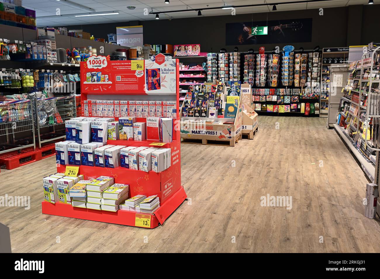 College bookstore textbooks hi-res stock photography and images - Alamy