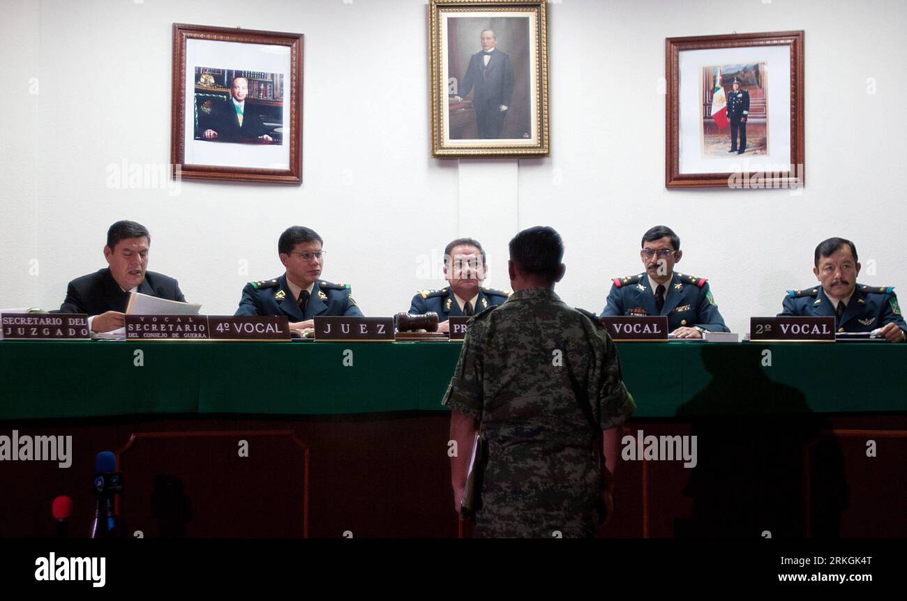 Possession of weapons hi-res stock photography and images - Alamy