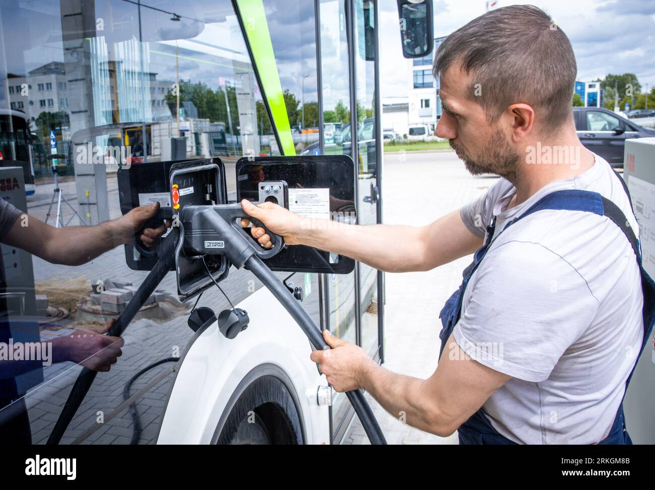 Can bus connector hi-res stock photography and images - Alamy