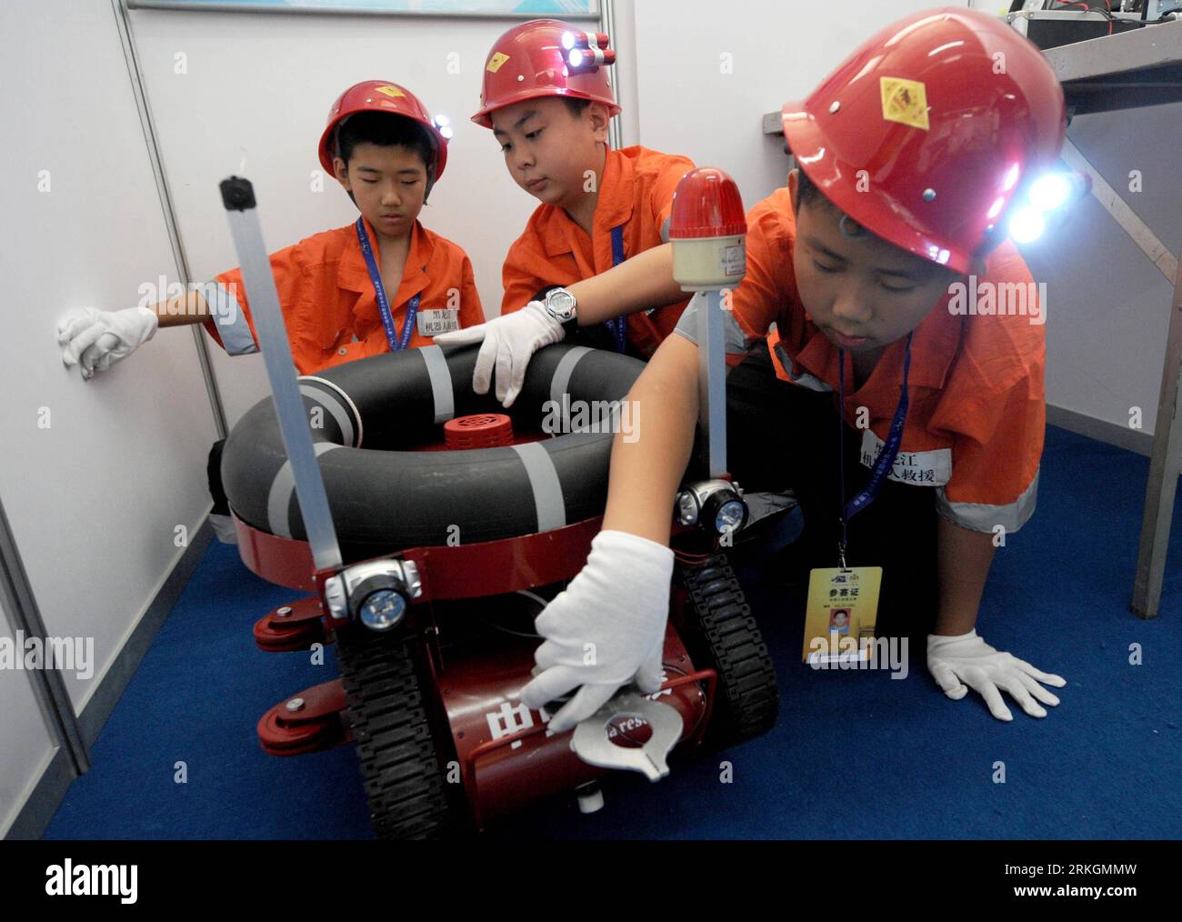 Amphibious robot hi-res stock photography and images - Alamy