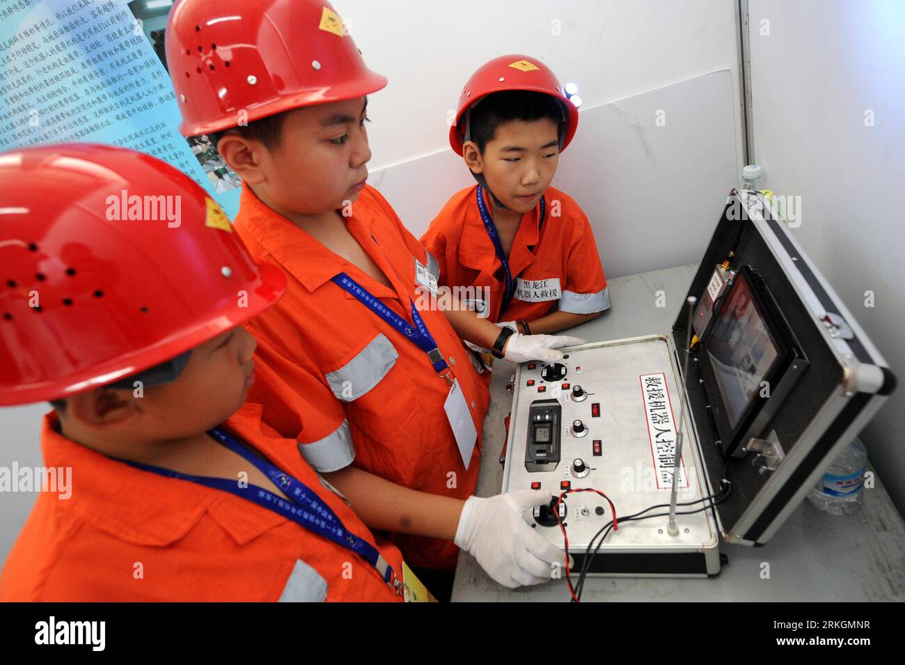 Amphibious robot hi-res stock photography and images - Alamy