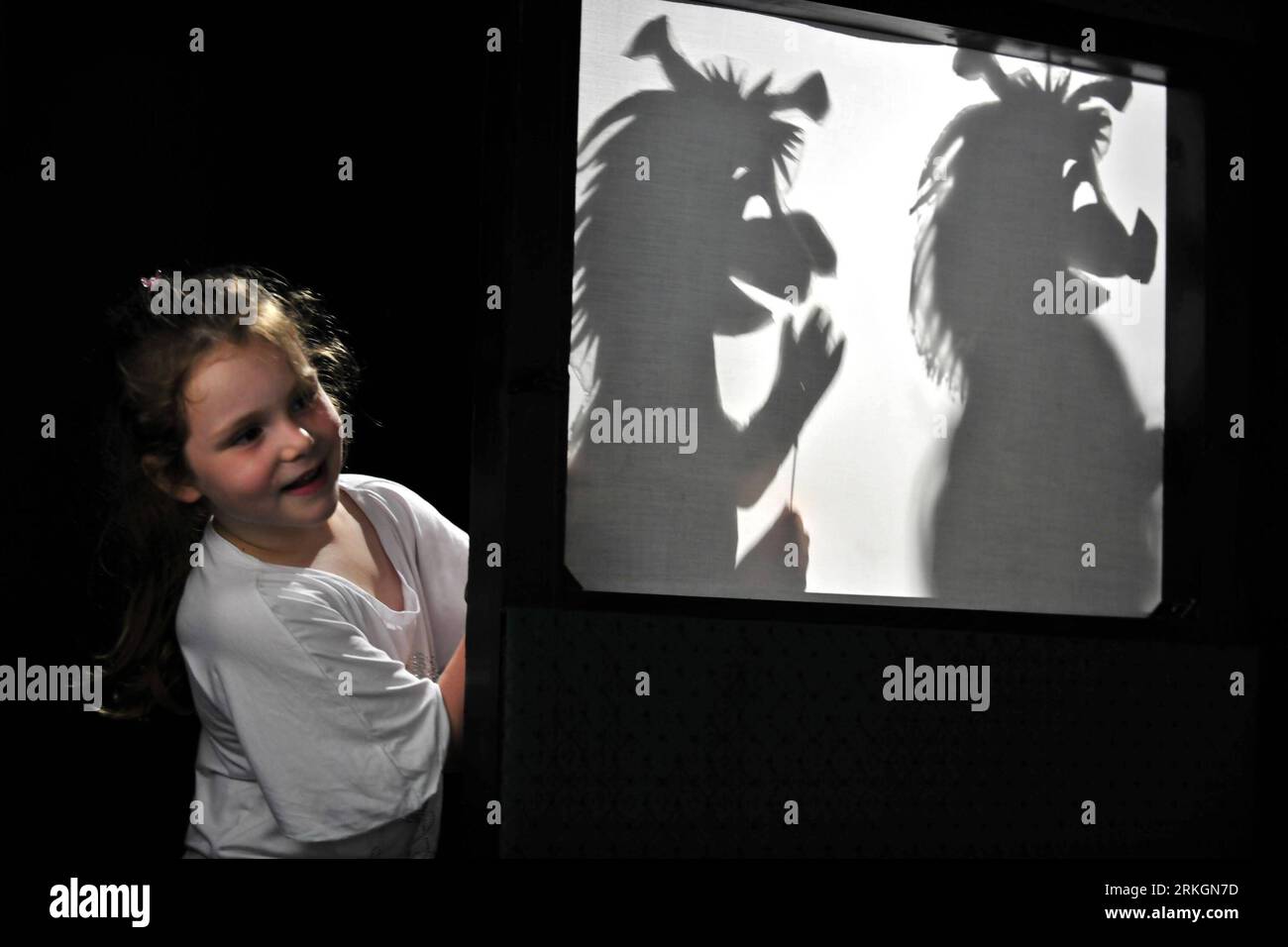 Child shadow puppet hi-res stock photography and images - Alamy