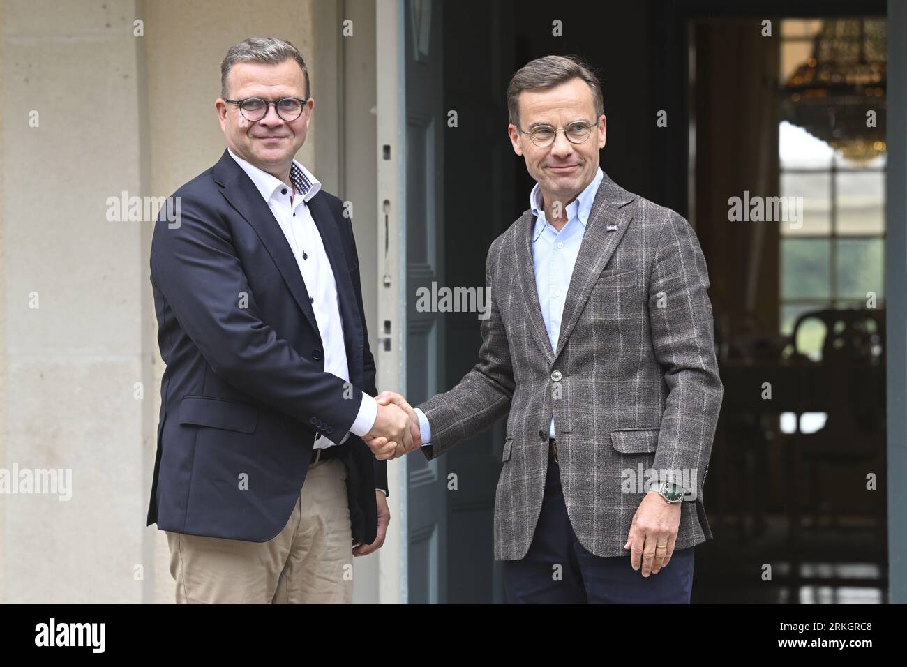 Flen, Sweden. 25th Aug, 2023. Sweden's Prime Minister Ulf Kristersson receives the Finnish Prime ...