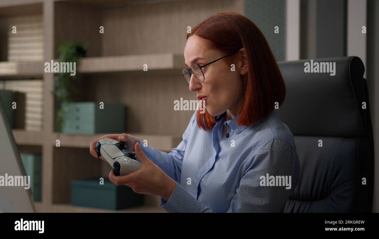 Female office worker using game hi-res stock photography and images - Alamy