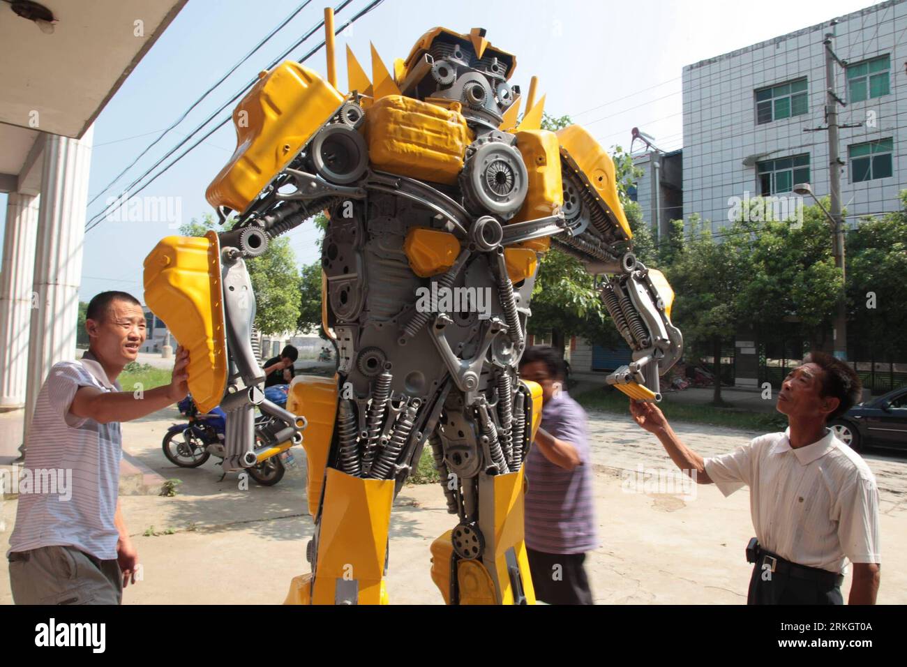 Transformers bumblebee hi-res stock photography and images - Alamy