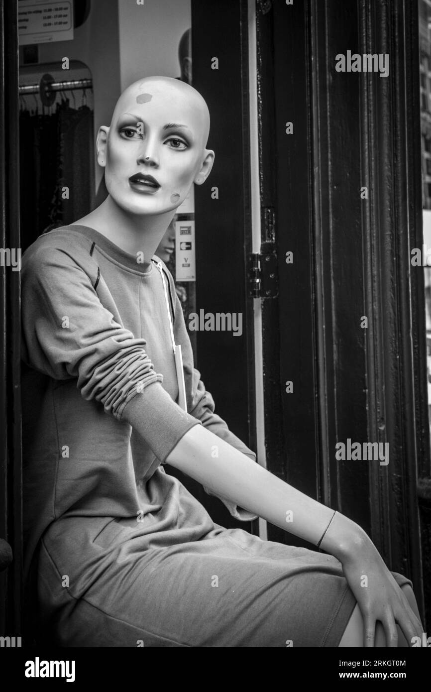 Modern mannequin Black and White Stock Photos & Images - Alamy