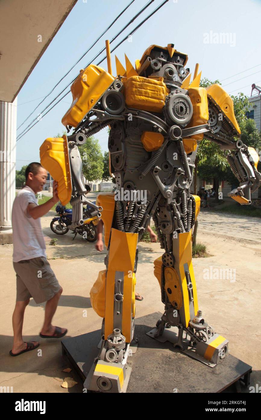 Transformers bumblebee hi-res stock photography and images - Alamy