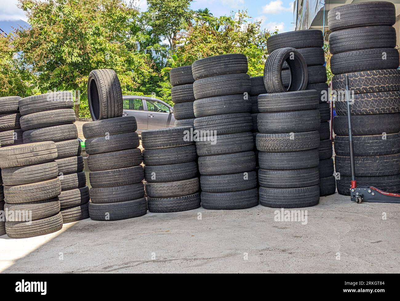 A collection of used tires in a pile on the ground Stock Photo - Alamy