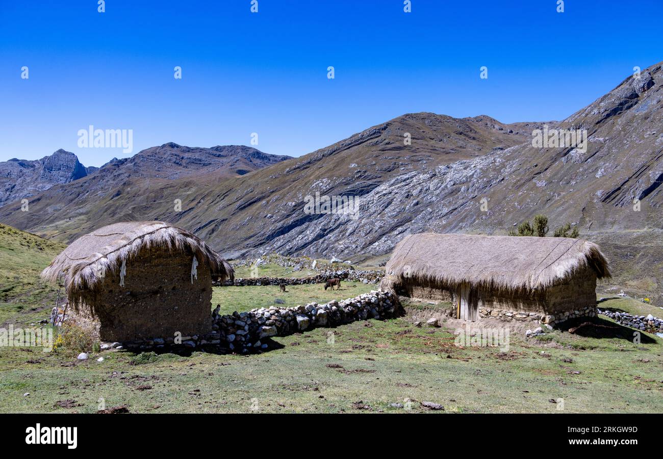 Peru houses hi-res stock photography and images - Alamy
