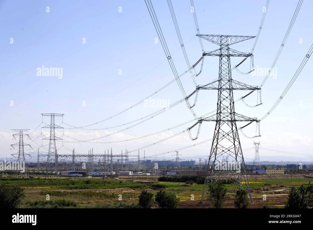 Ehv transmission line hi-res stock photography and images - Alamy