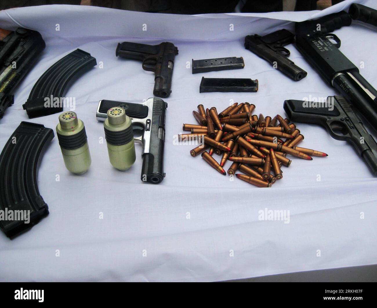 Polizei pistole polizei waffe hi-res stock photography and images - Alamy