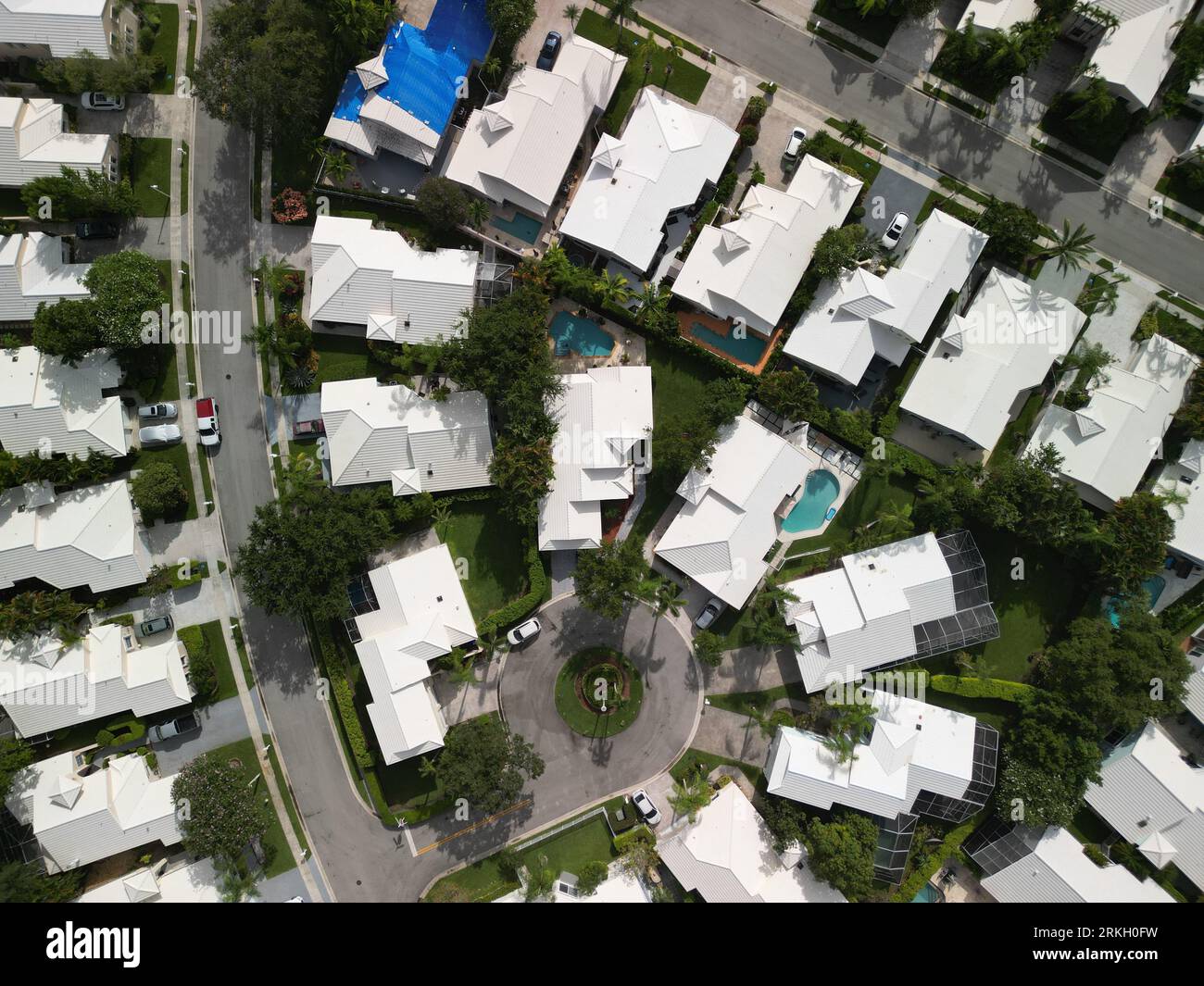 An aerial top view of a suburban neighborhood Stock Photo - Alamy