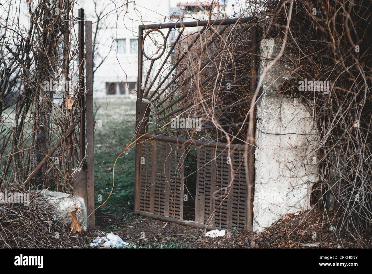 Propped open door hi-res stock photography and images - Alamy