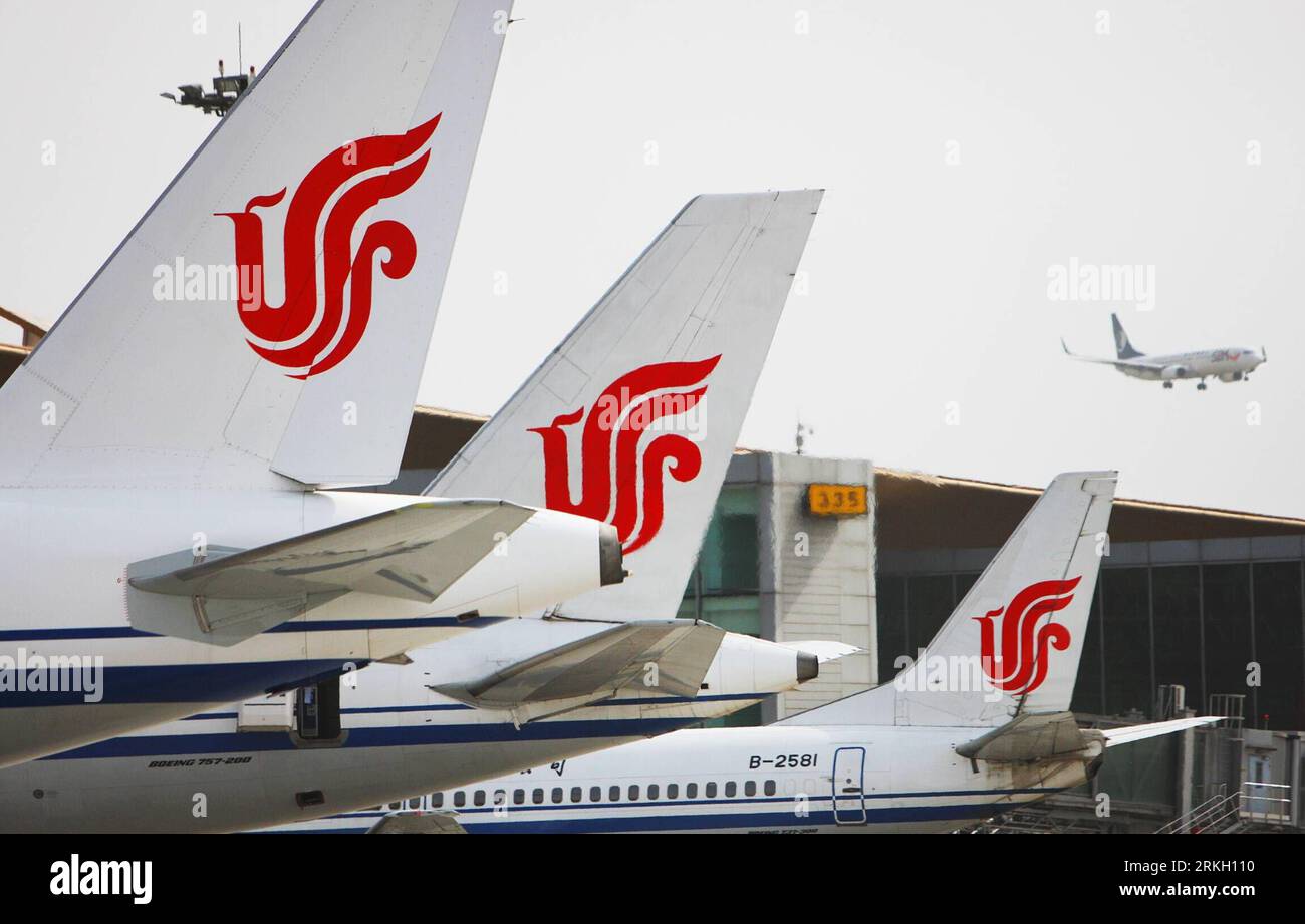 China southern china eastern airlines hi-res stock photography and ...