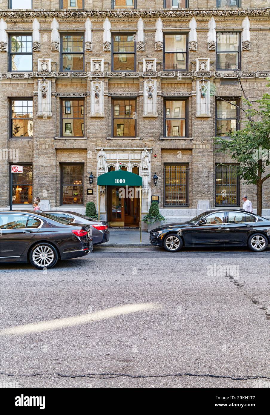 Upper East Side: Architectural details of Emery Roth-designed 1000 Park ...