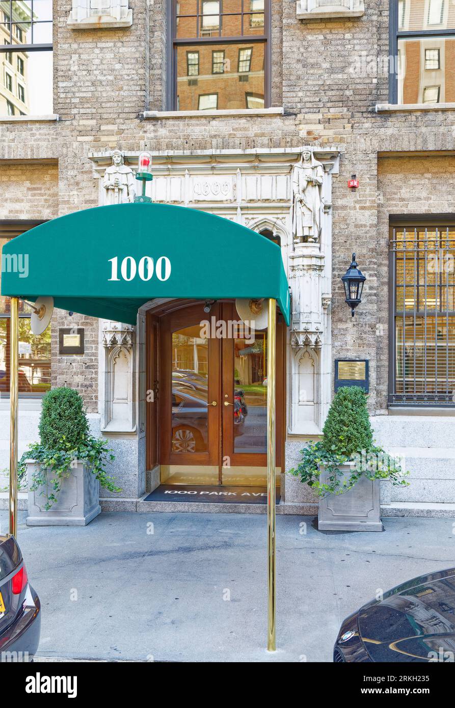 Upper East Side: Architectural details of Emery Roth-designed 1000 Park ...
