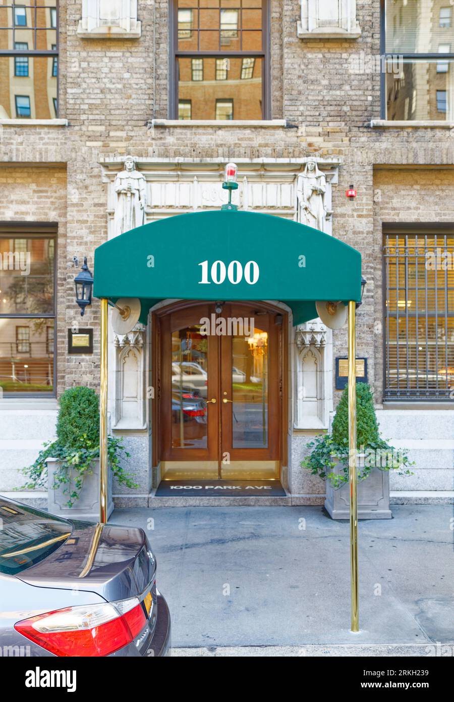 Upper East Side: Architectural details of Emery Roth-designed 1000 Park ...