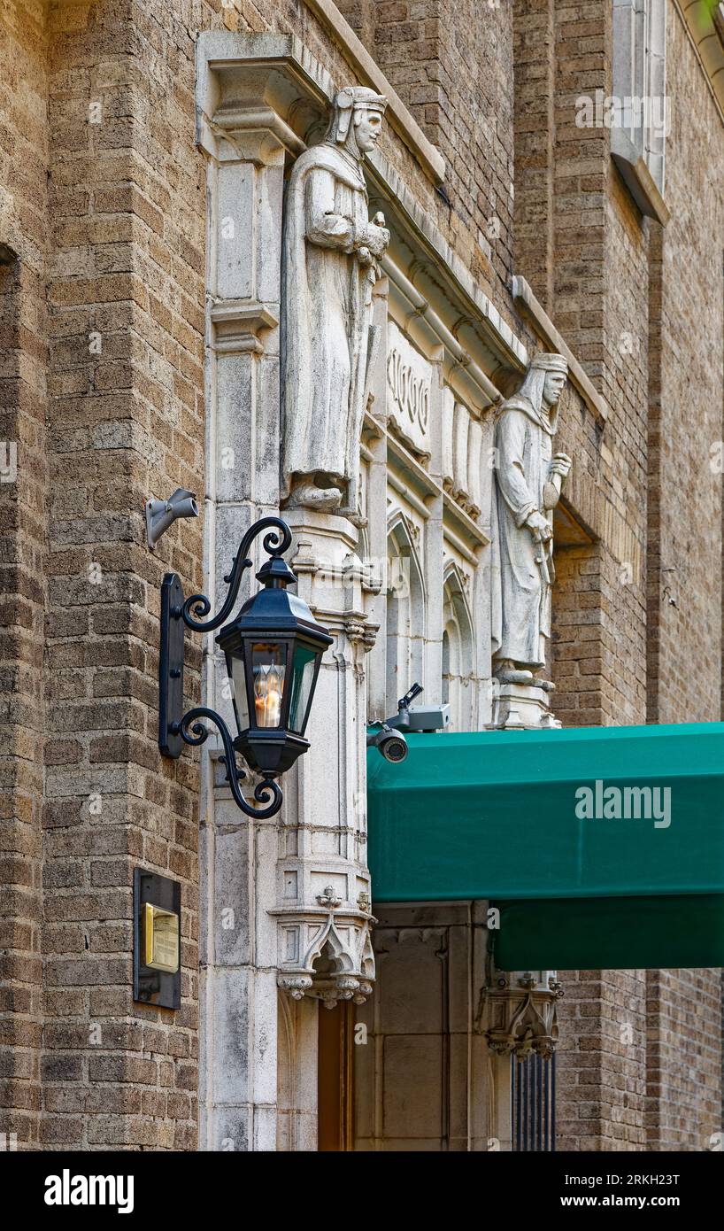 Upper East Side: Architectural details of Emery Roth-designed 1000 Park ...