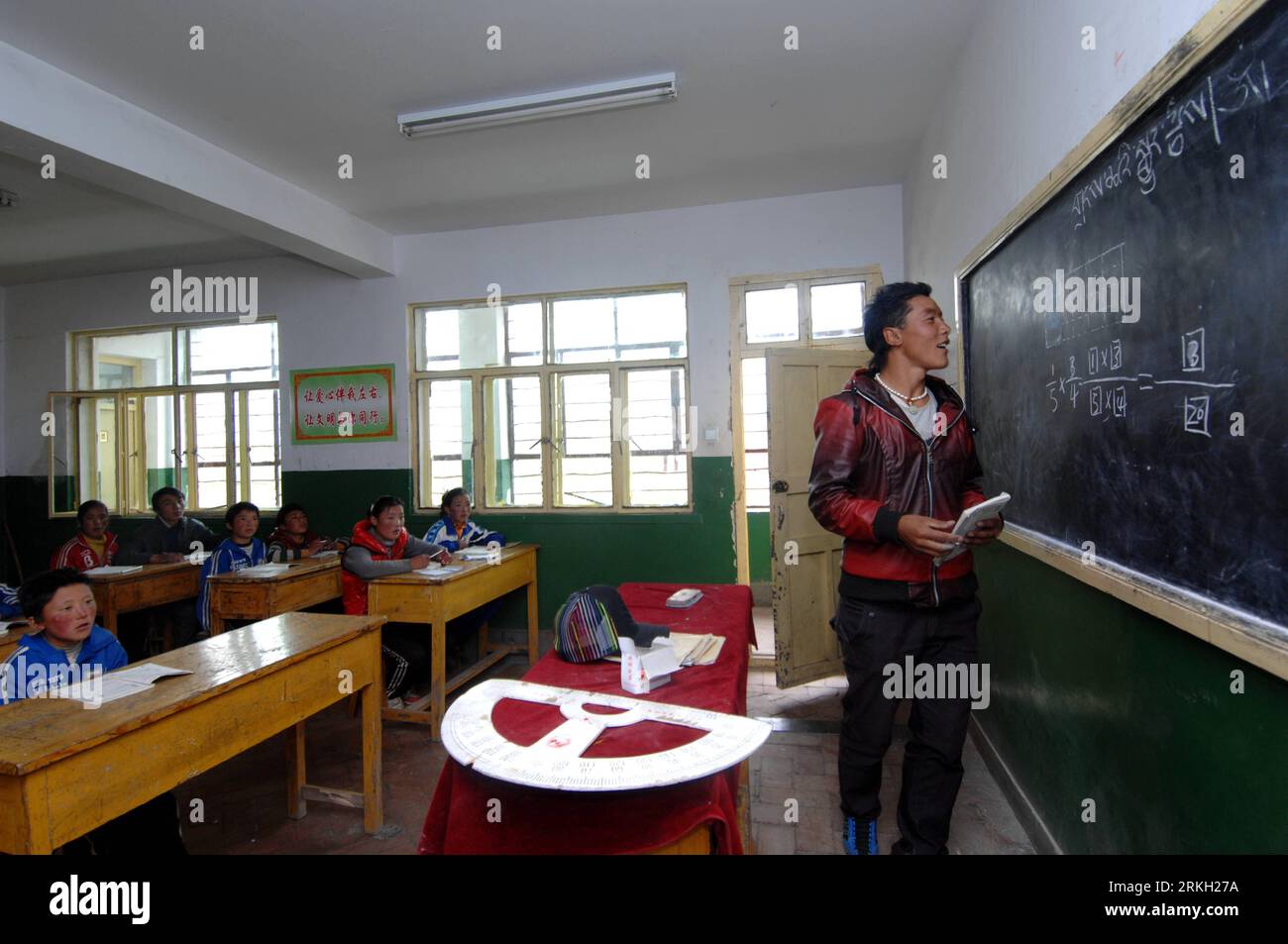 6th grade class hi-res stock photography and images - Alamy