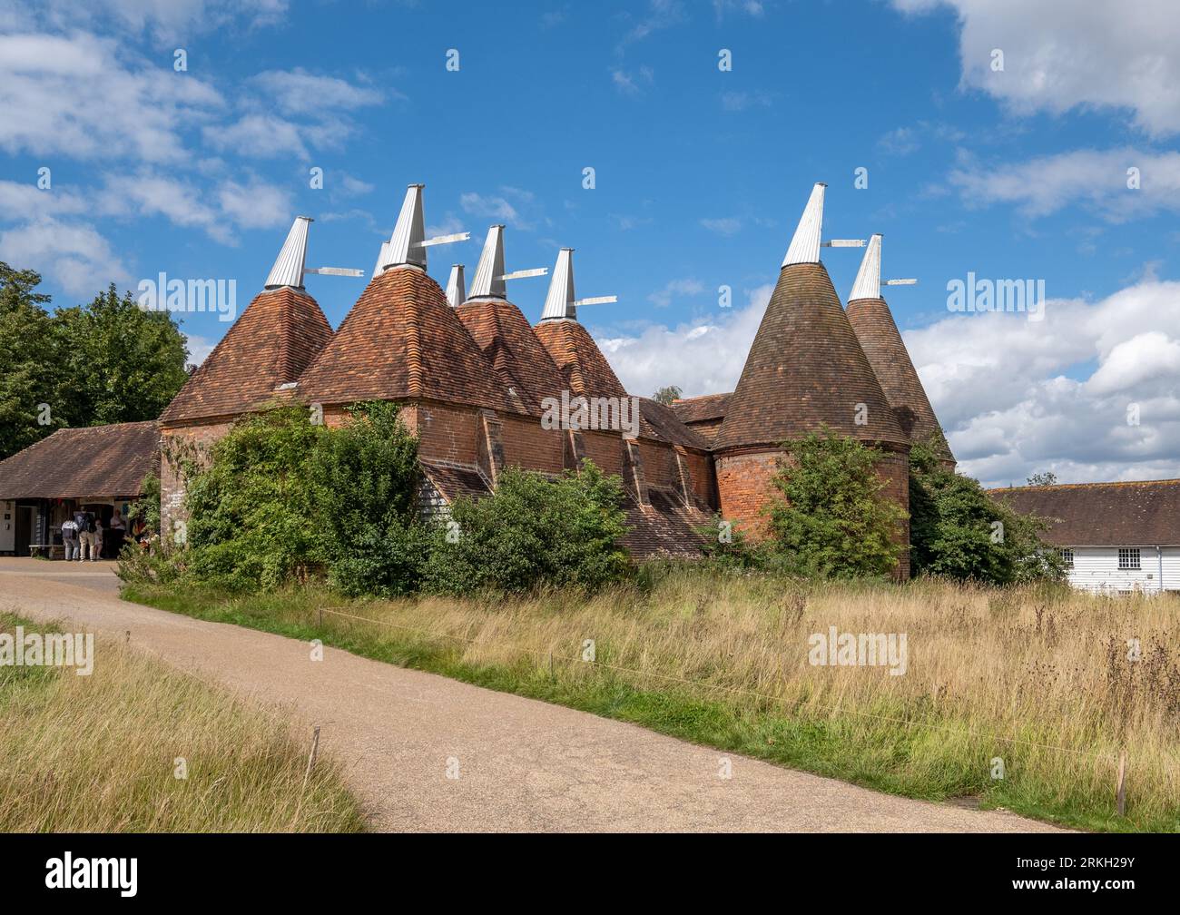 The Hop-kiln drying towers in Sissinghurst Castle Garden, Cranbrook ...