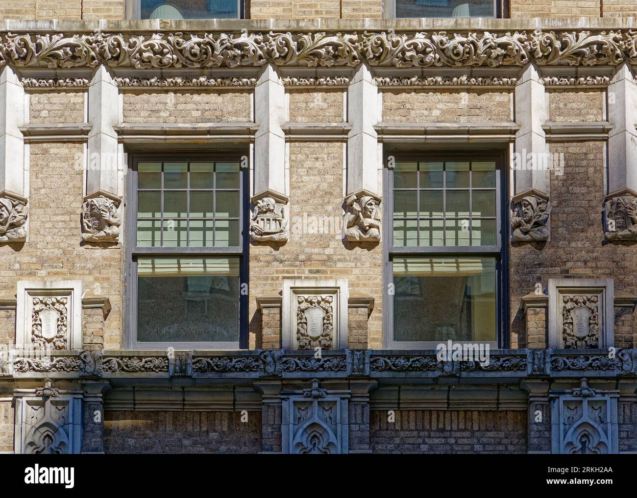 Upper East Side: Architectural details of Emery Roth-designed 1000 Park ...