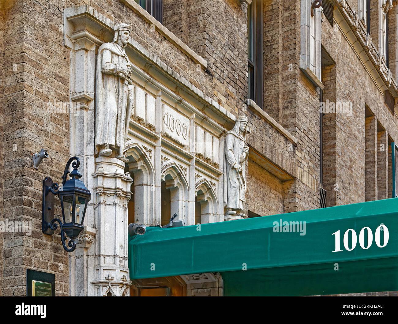 Upper East Side: Architectural details of Emery Roth-designed 1000 Park ...