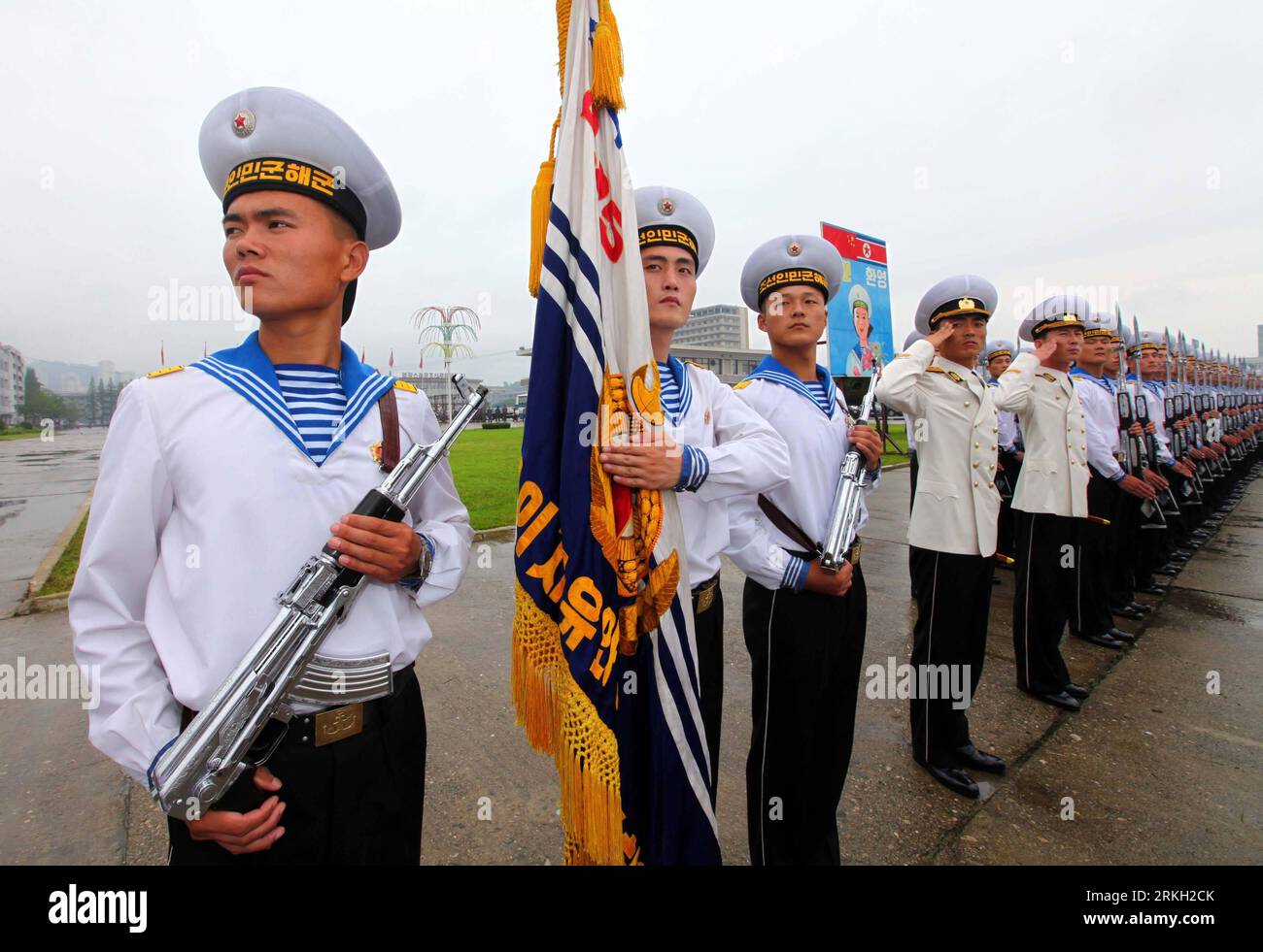 China honor guard training hi-res stock photography and images - Alamy