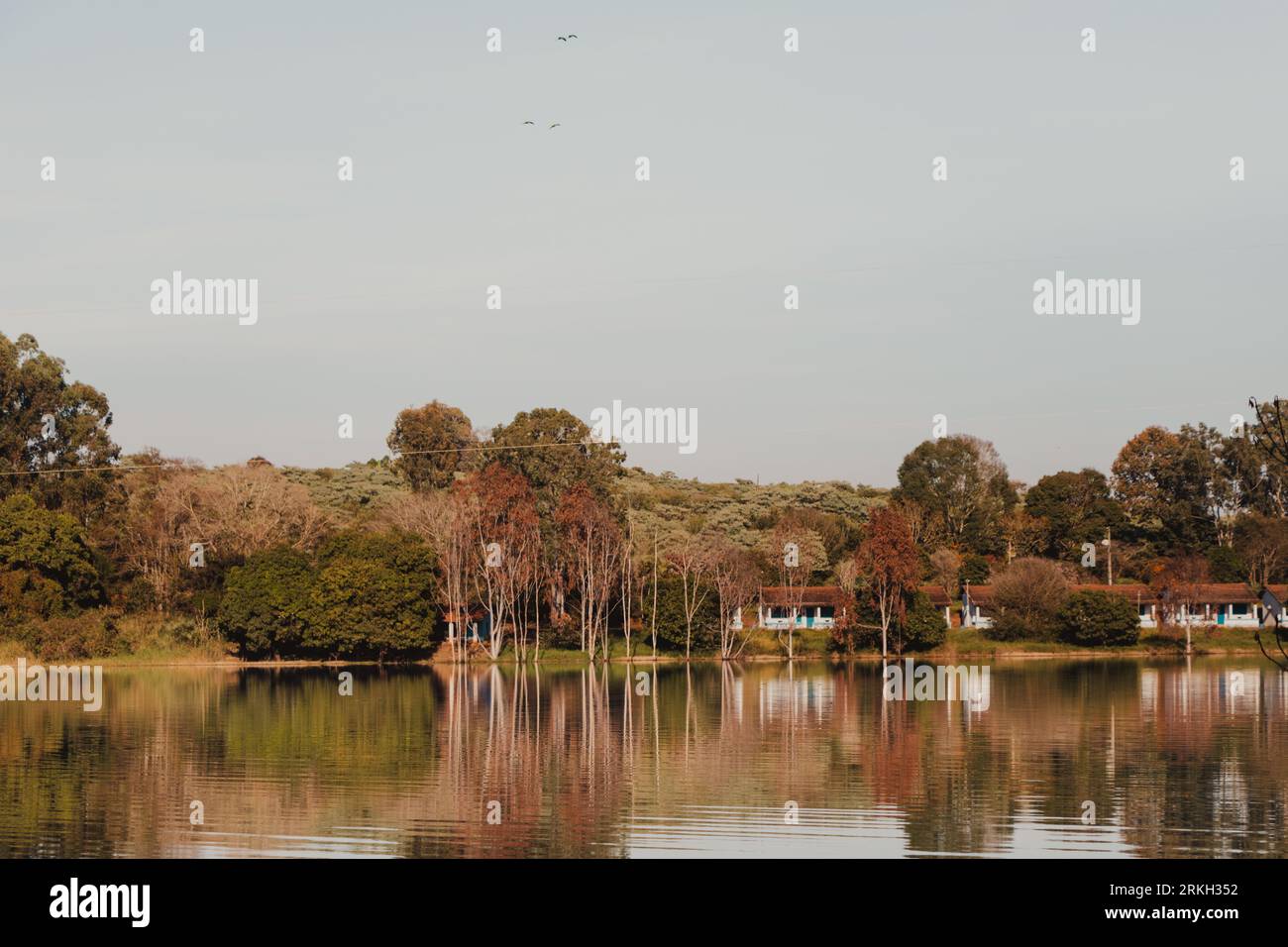 rustic lake house landscape view Stock Photo - Alamy