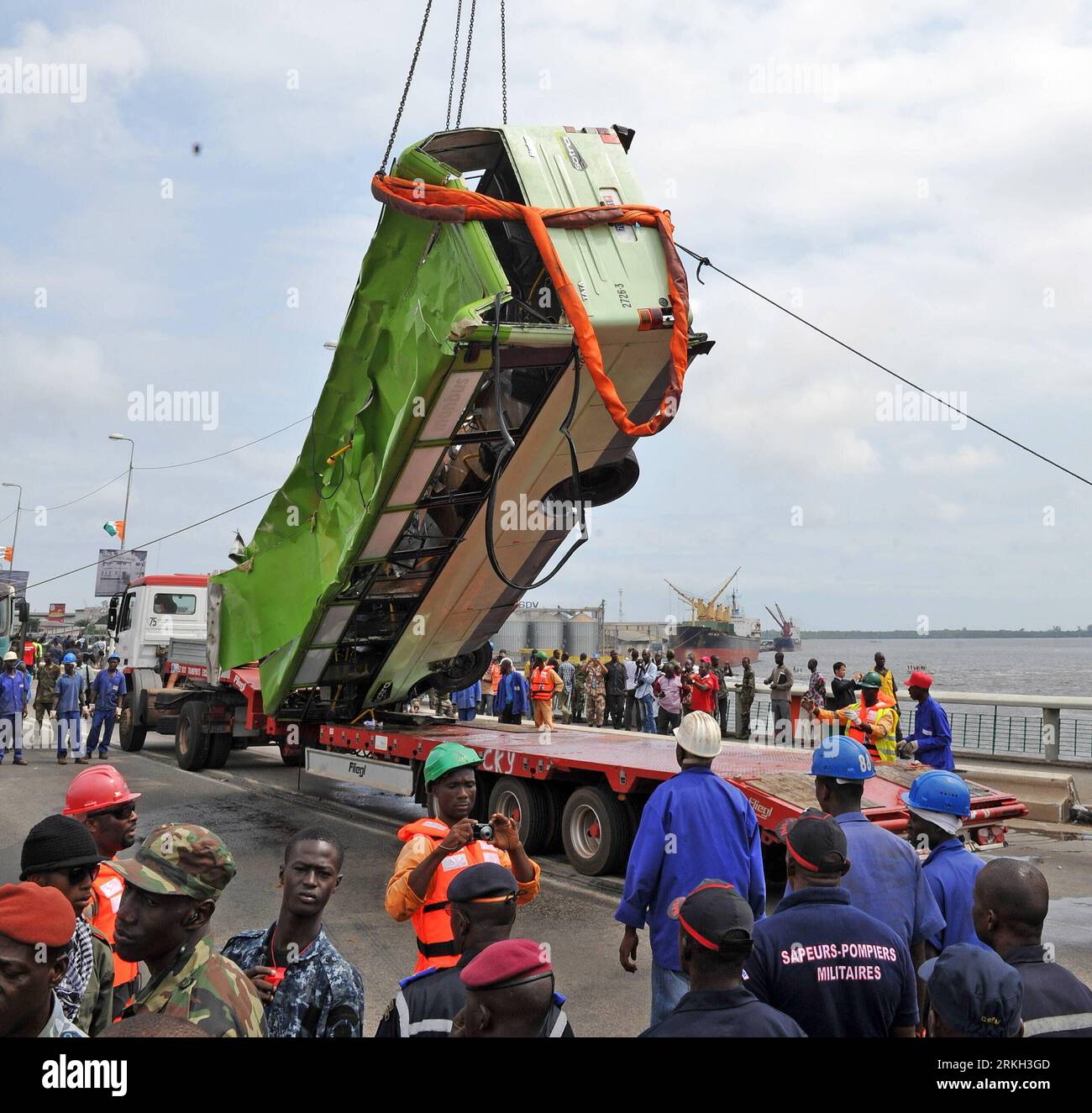 Abidjan bridge hi-res stock photography and images - Alamy