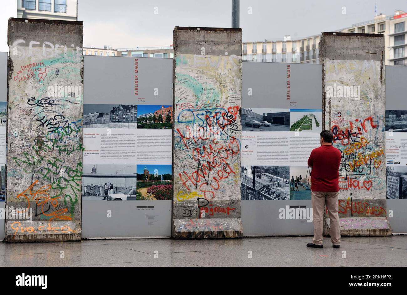 Mauerbau august 1961 berlin hi-res stock photography and images - Alamy