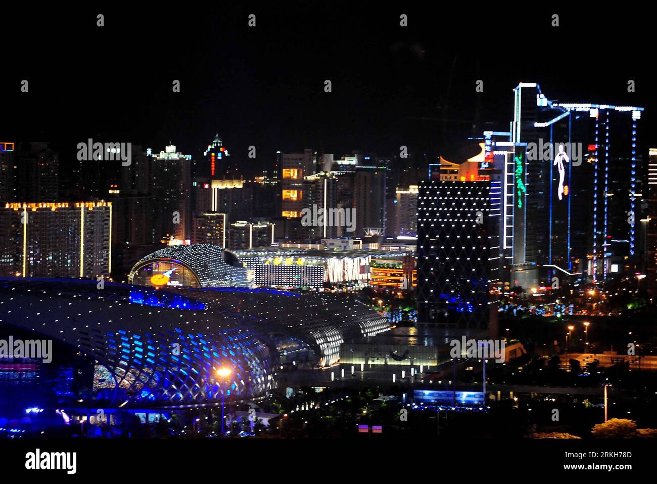 Booming metropolis hi-res stock photography and images - Alamy