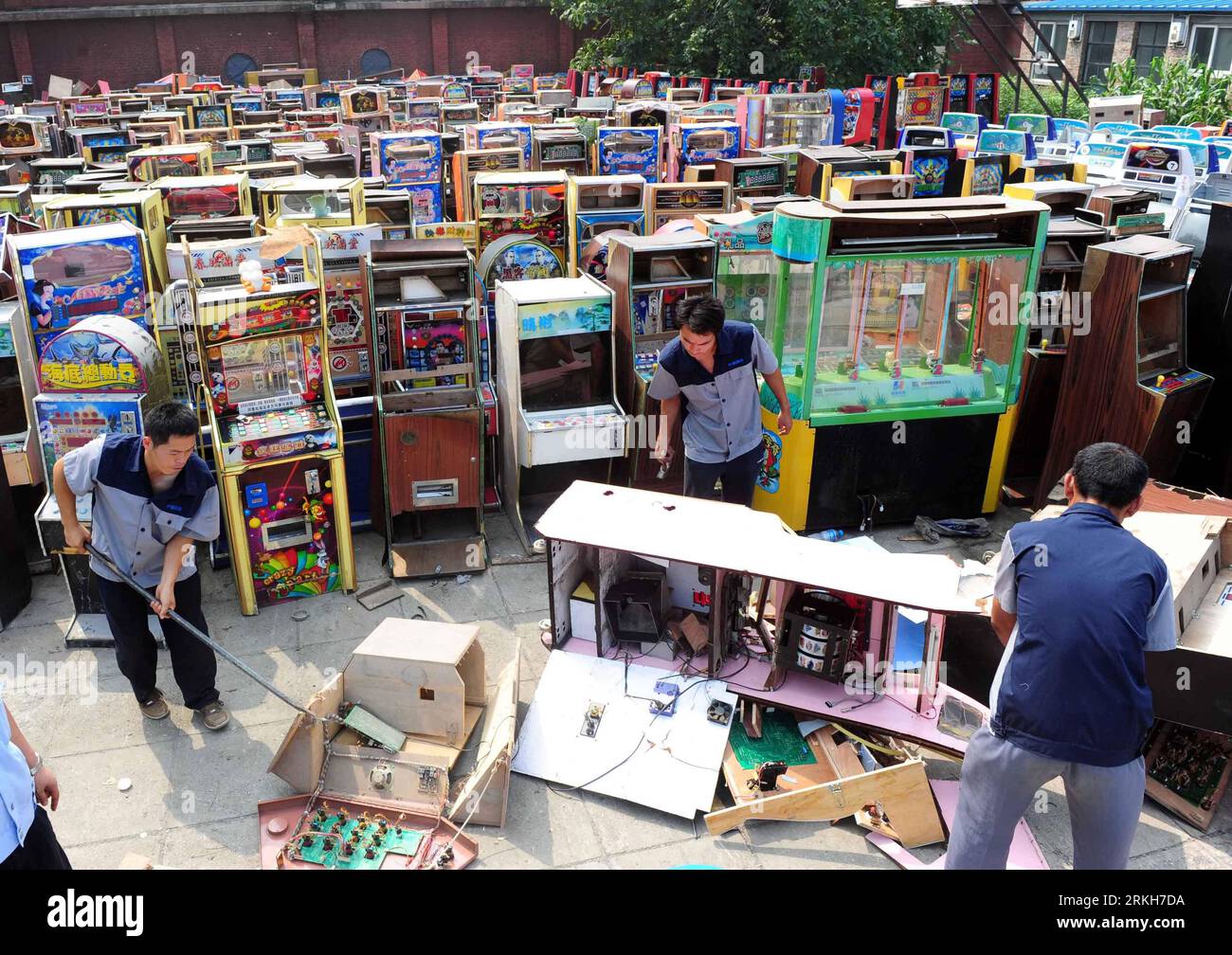 Destroyed machines hi-res stock photography and images - Alamy