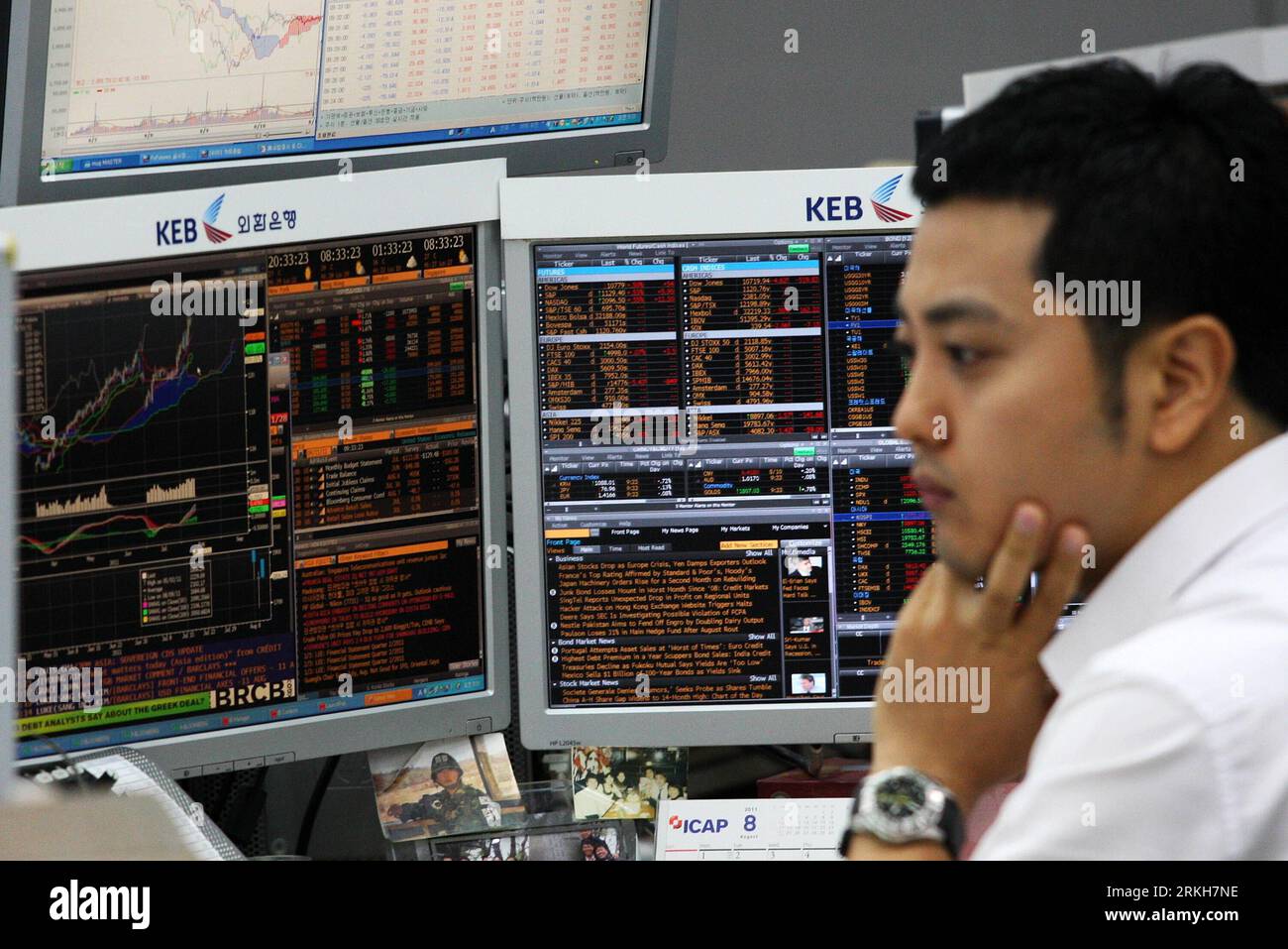 Currency trader korea hi-res stock photography and images - Alamy