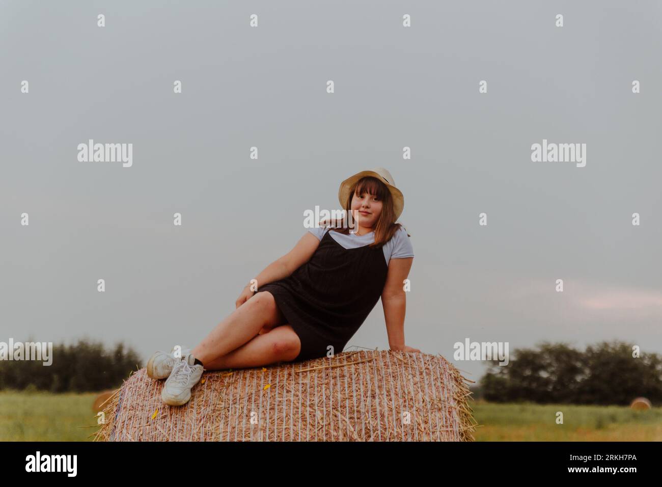Female posing in sunshine hi-res stock photography and images - Alamy