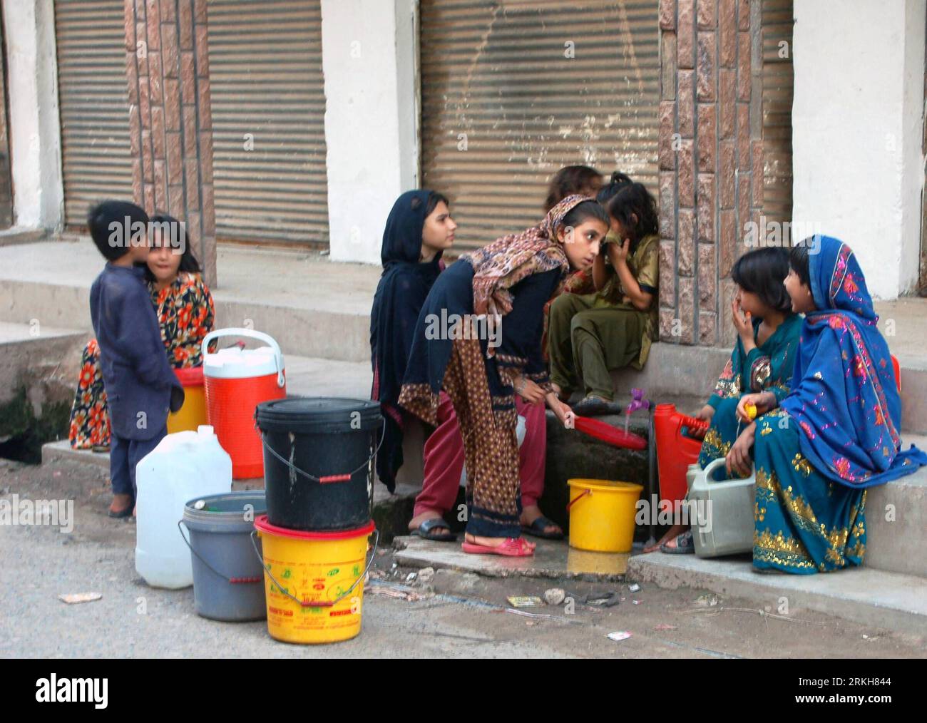 Fill peshawar hi-res stock photography and images - Alamy