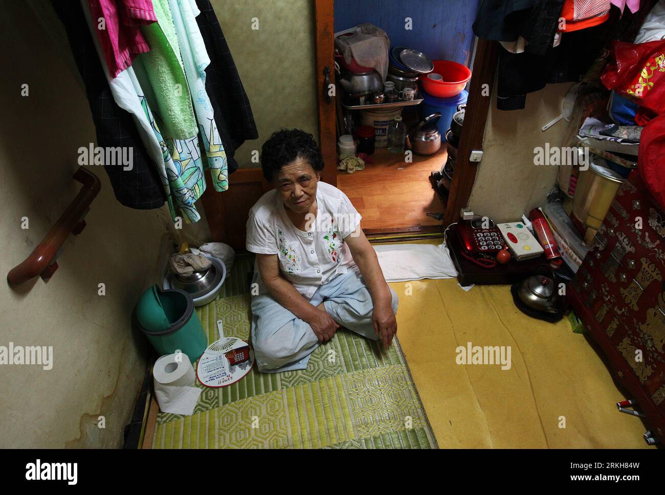 Asian financial crisis korea hi-res stock photography and images - Alamy