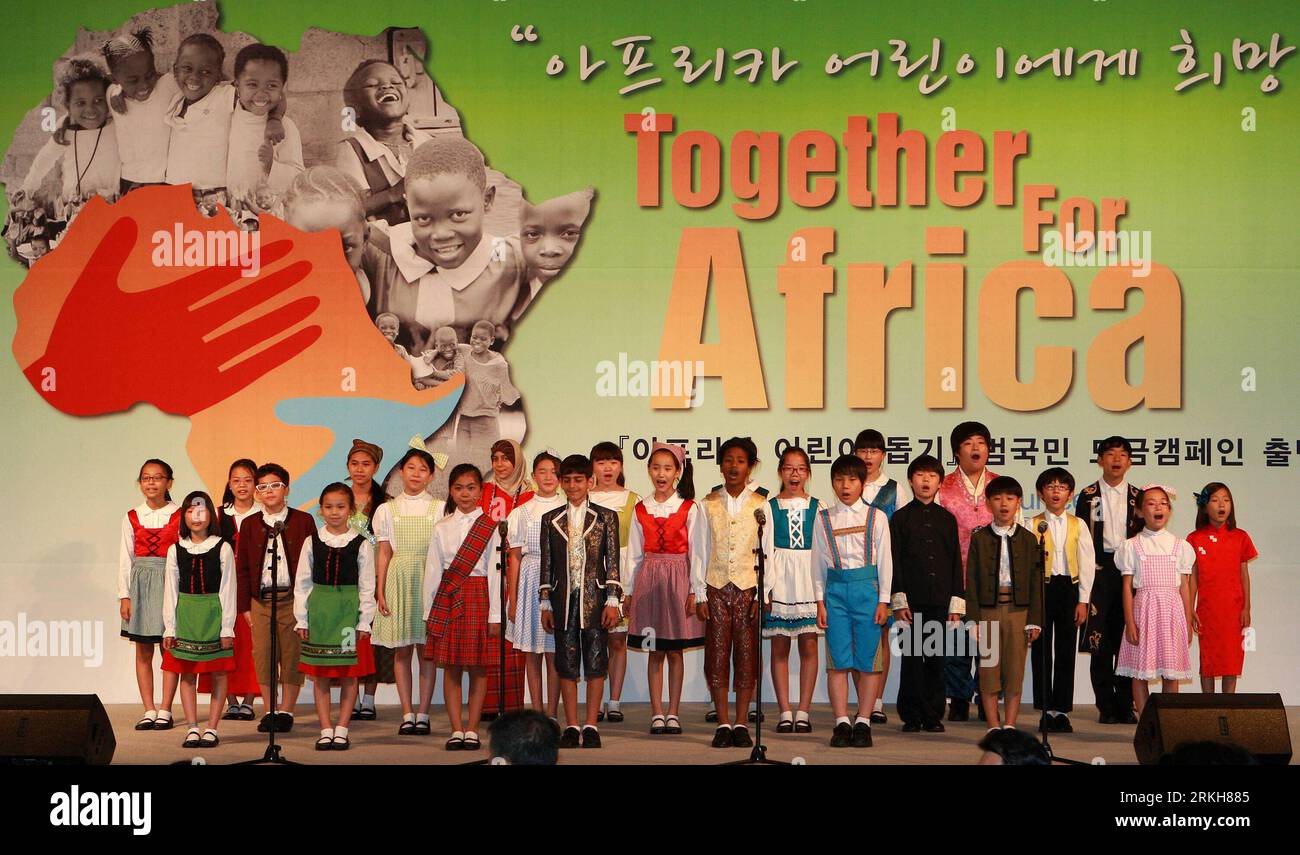 South korean children hi-res stock photography and images - Alamy