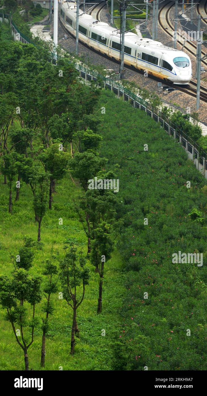 Bullet train cut out hi-res stock photography and images - Alamy
