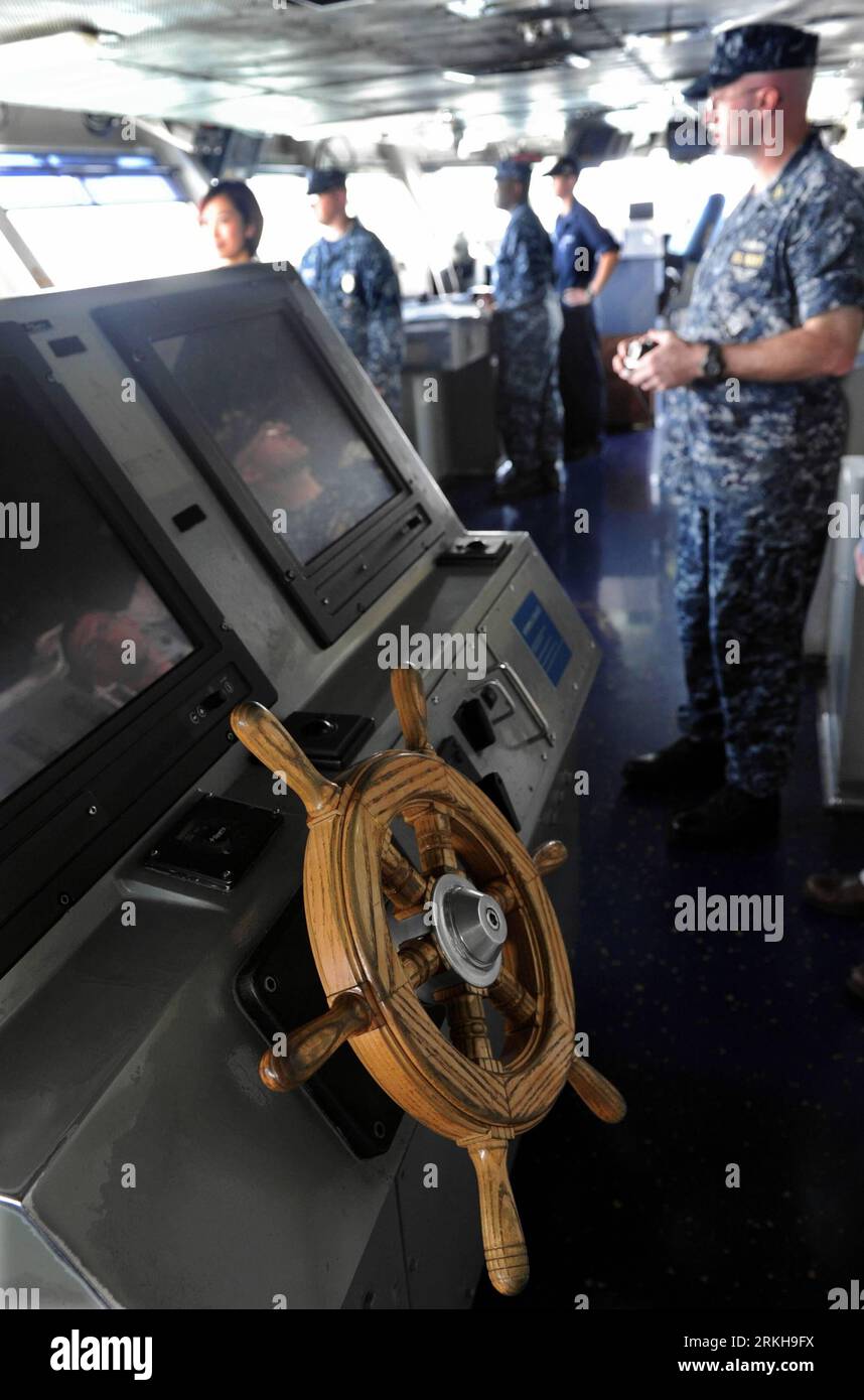 Manual militar hi-res stock photography and images - Alamy