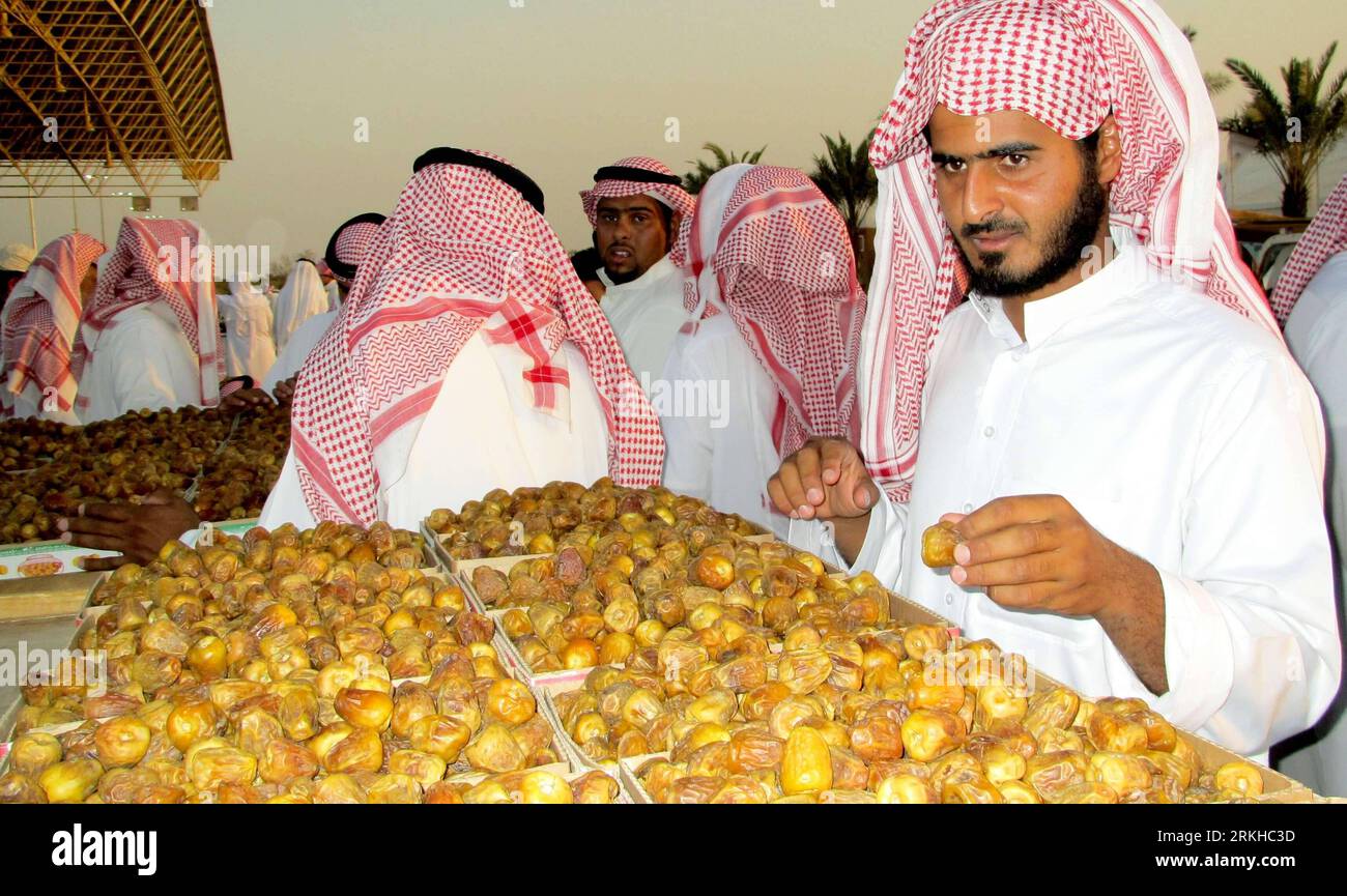 Buraidah date festival hi-res stock photography and images - Alamy