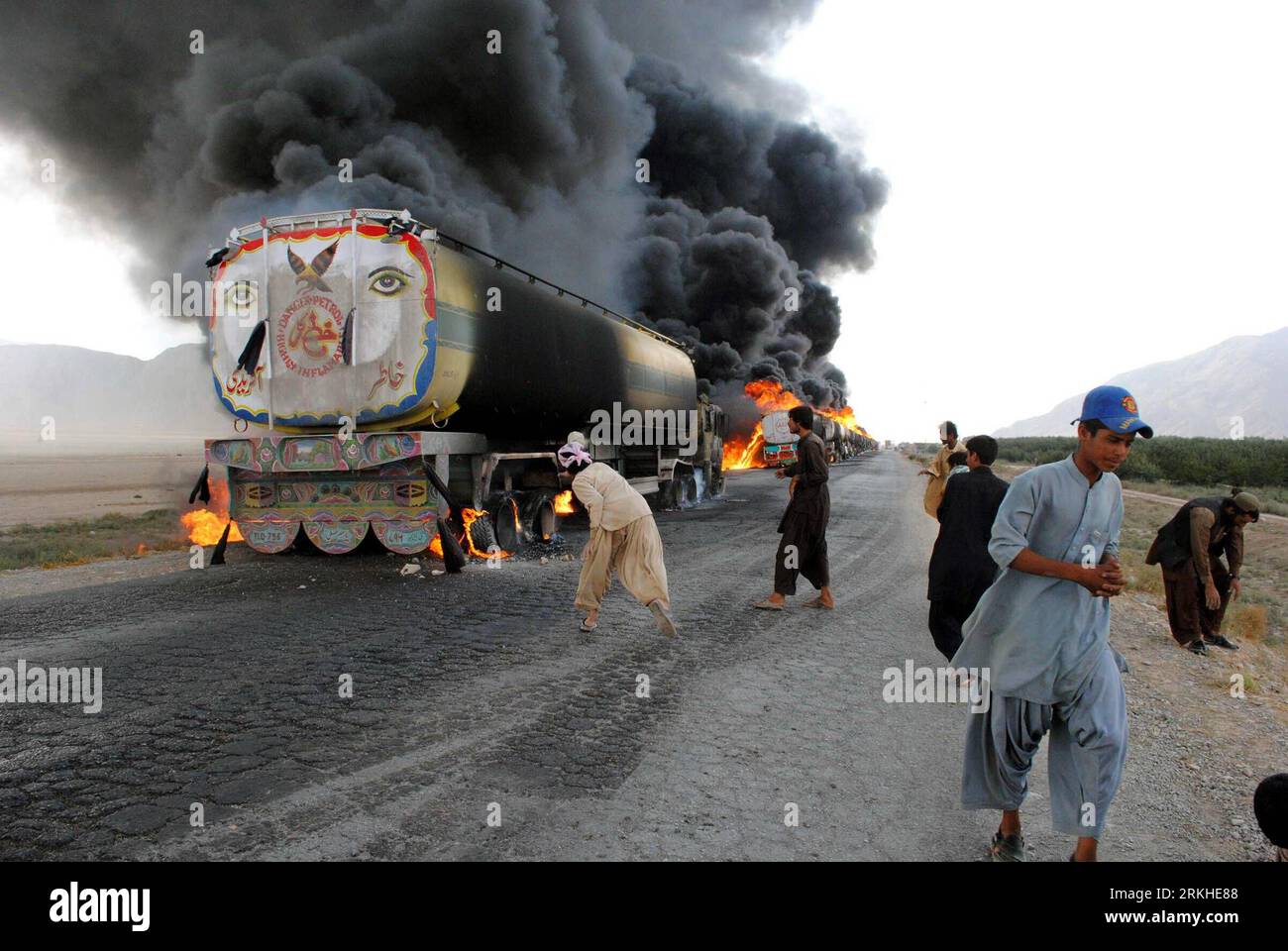 Oil tankers pakistan hi-res stock photography and images - Alamy